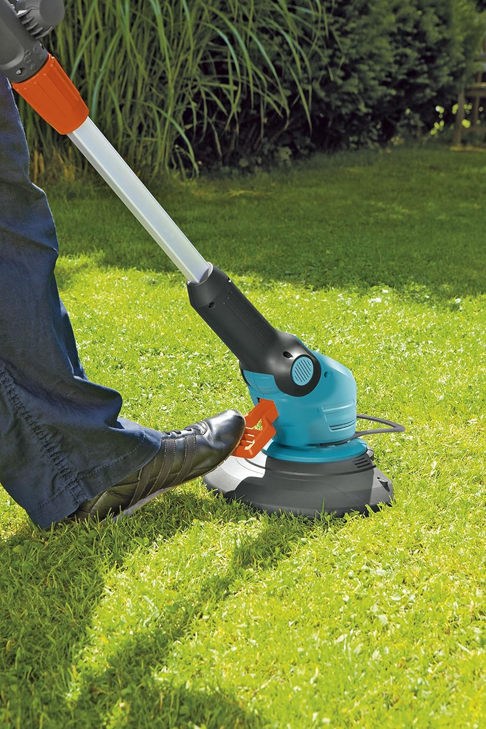 Gardena Akku-Trimmer Set EasyCut Li-18/23R: Rasentrimmer mit 230 mm Sc ...